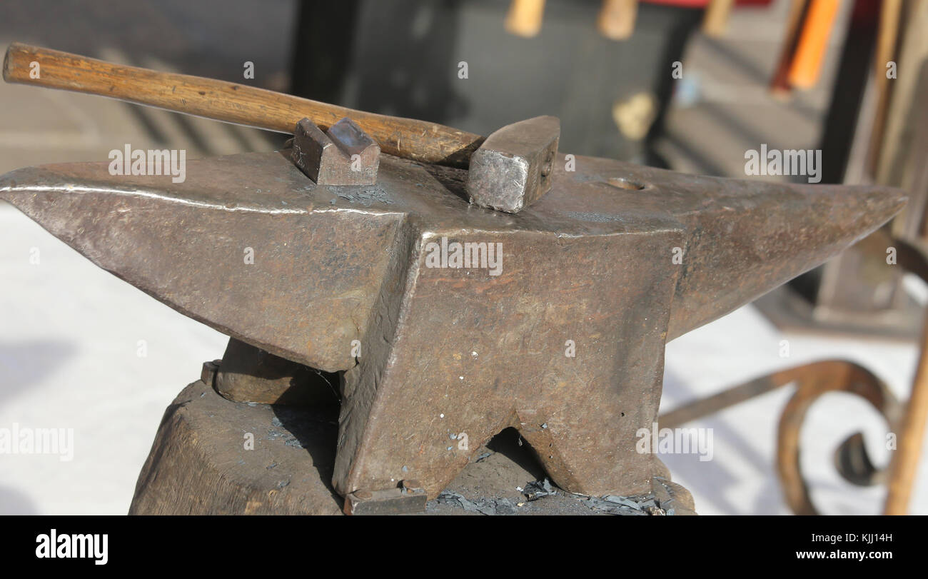big heavy anvil and hammer in the blacksmith's workshop Stock Photo - Alamy