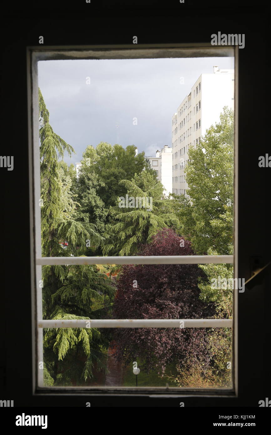 Urban window view hi-res stock photography and images - Alamy