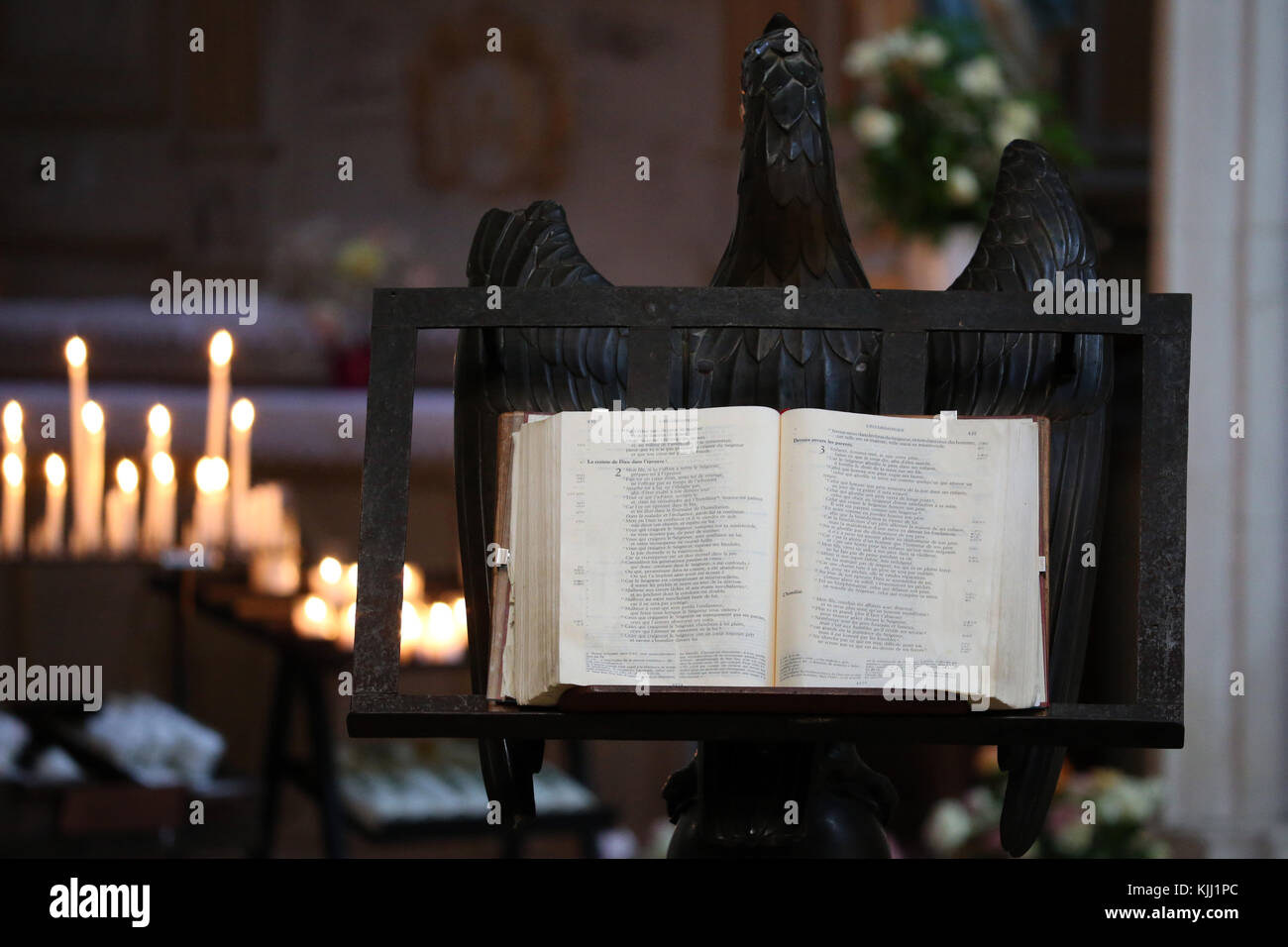 Lectern bible hi-res stock photography and images - Alamy