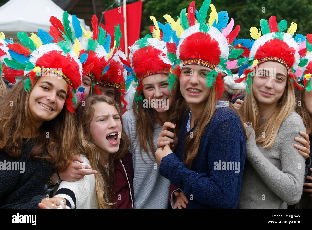 Youth with camera hi-res stock photography and images - Alamy