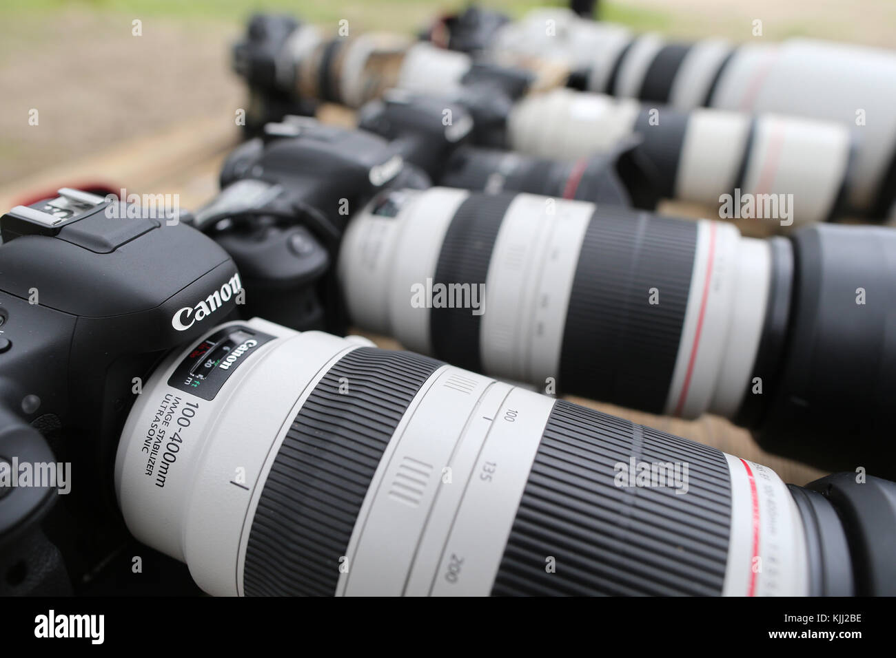 Professional digital cameras and lenses. France Stock Photo - Alamy