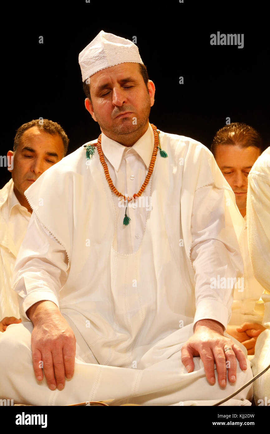 Muslims in paris hi-res stock photography and images - Alamy