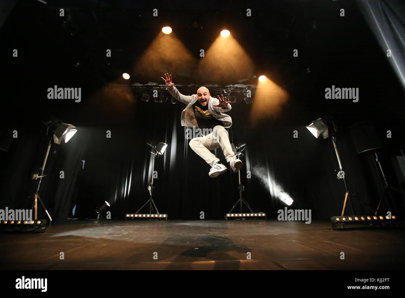 Jumping on stage hi-res stock photography and images - Alamy