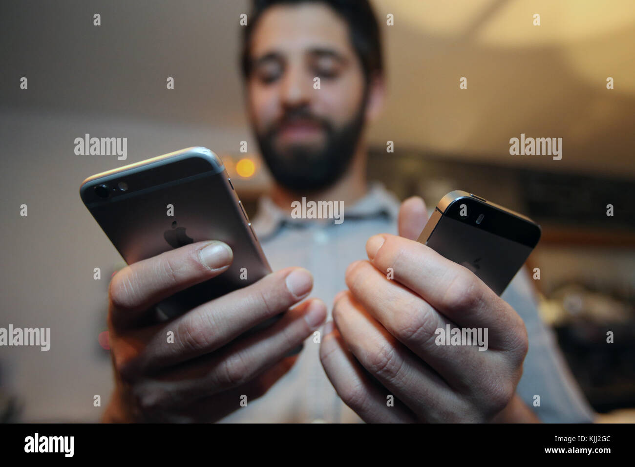 Cell phones hi-res stock photography and images - Alamy