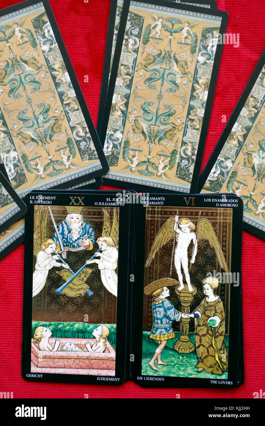 Tarot map hi-res stock photography and images - Alamy