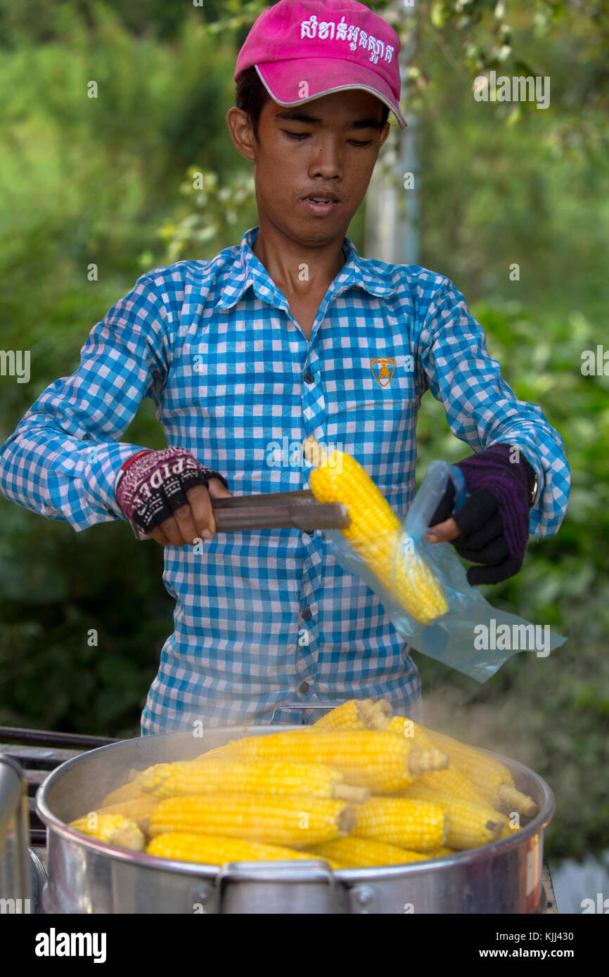 Vendor selling corn on the cob. Siem Reap. Cambodia Stock Photo - Alamy