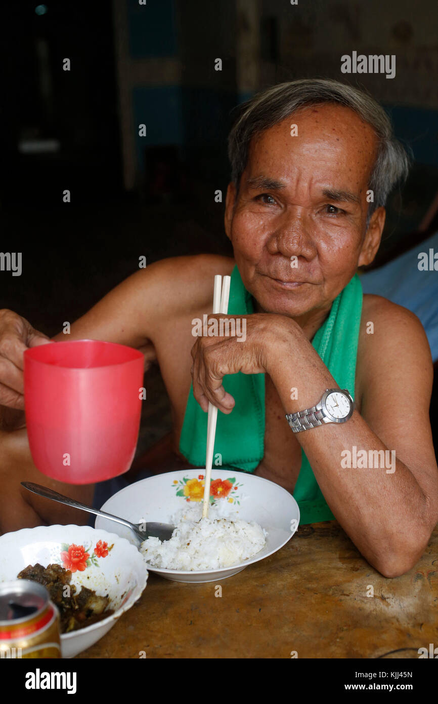 Khmer eating lunch in his Battambang home. Cambodia Stock Photo - Alamy