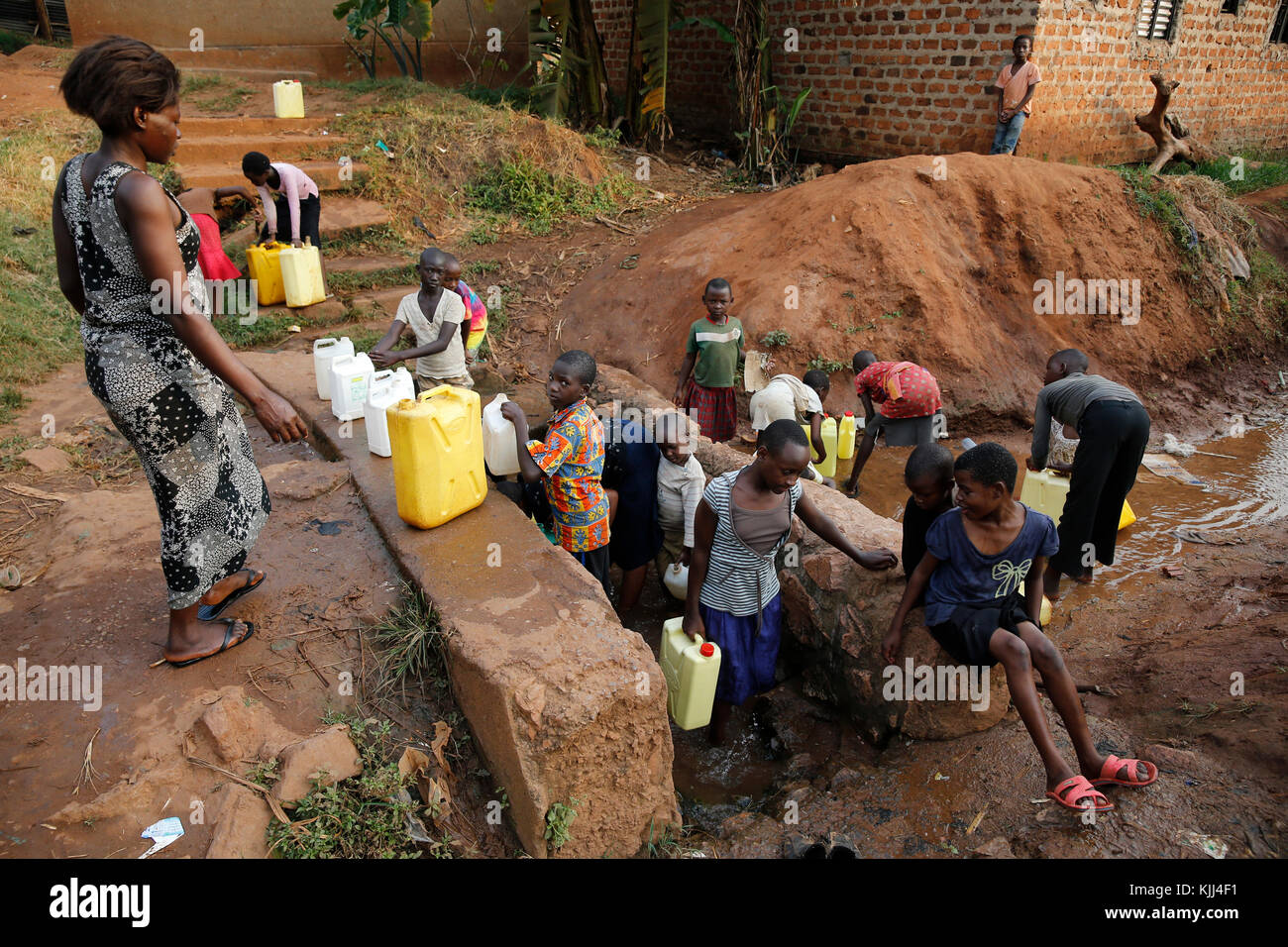 Fetching water africa hi-res stock photography and images - Alamy