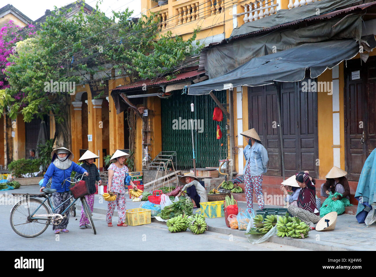 Market workers hi-res stock photography and images - Alamy