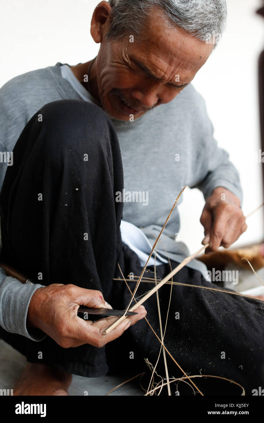 Minorité ethnique bahnar hi-res stock photography and images - Alamy