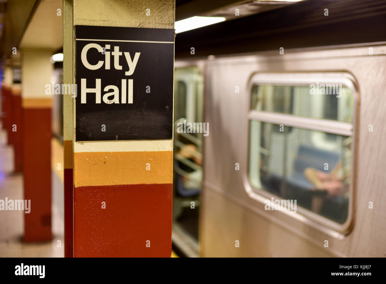 Brooklyn bridge city hall station hi-res stock photography and images ...