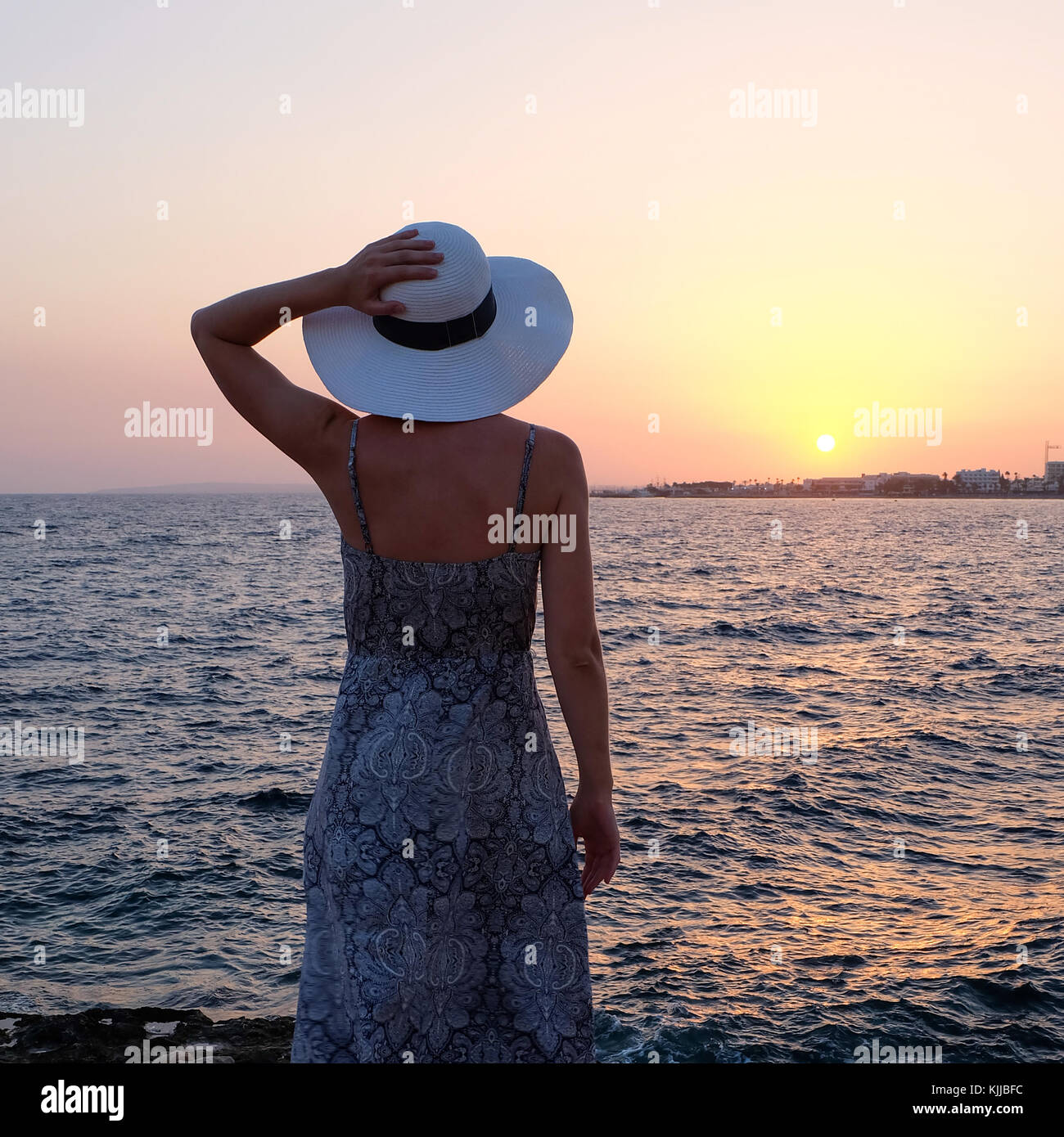 Beautiful calm sunset only one hi-res stock photography and images - Alamy