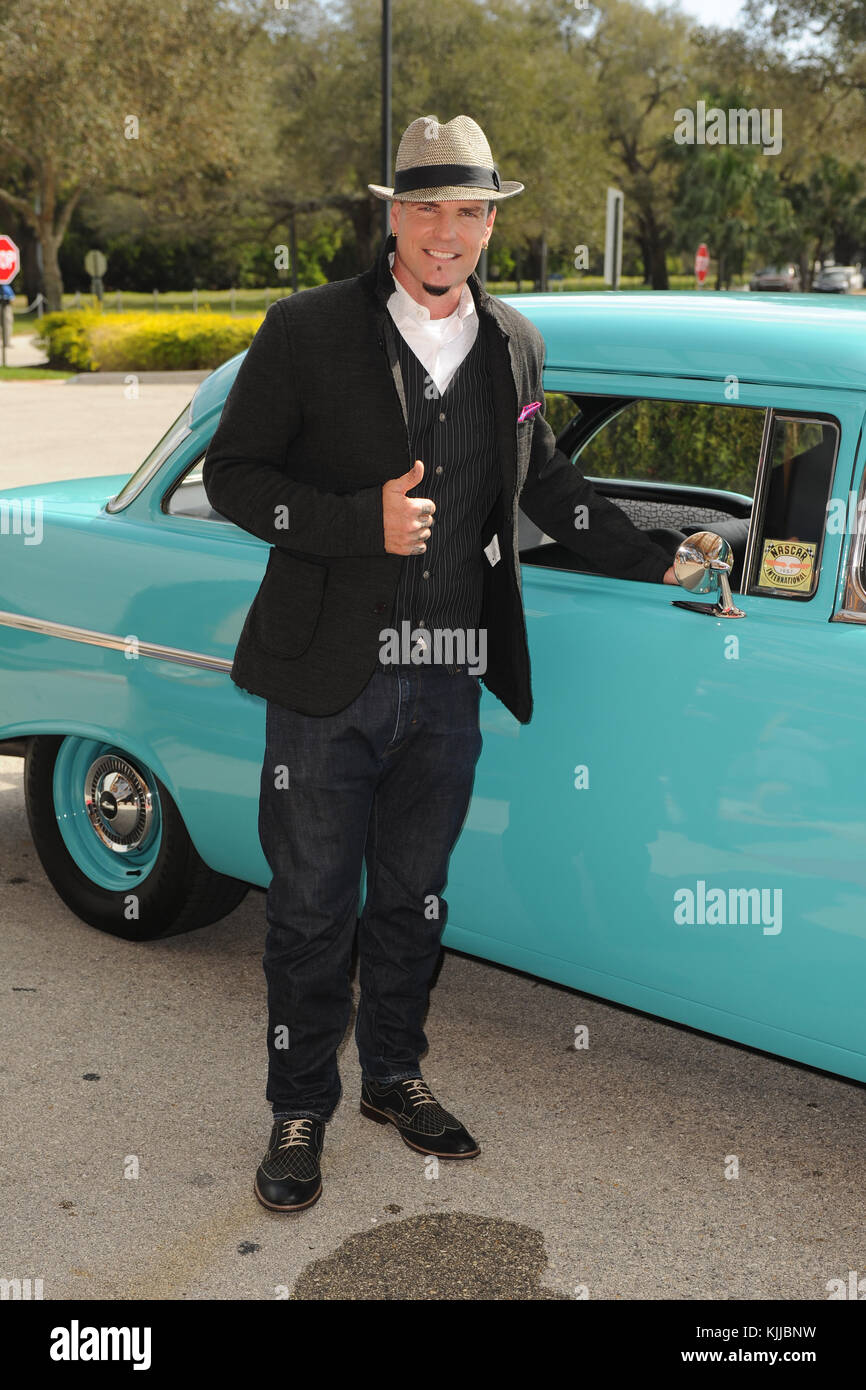 BOCA RATON, FL - MARCH 11: Actor Burt Reynold, Suzanne Niedland and ...