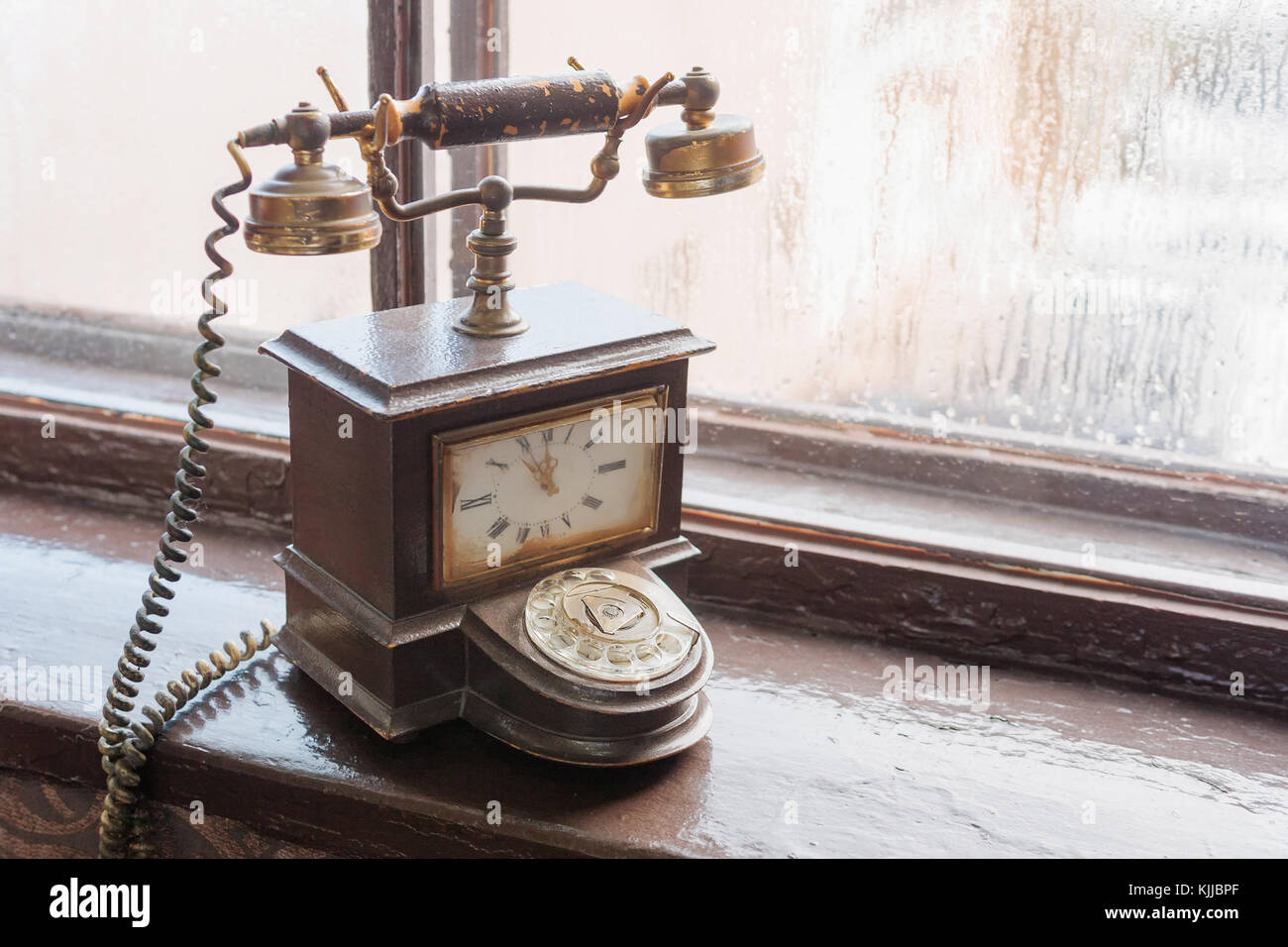 Vintage telephone with analog clock Stock Photo - Alamy