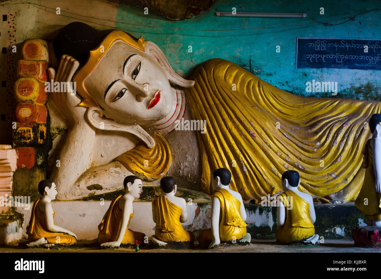 Toga man reclining hi-res stock photography and images - Alamy