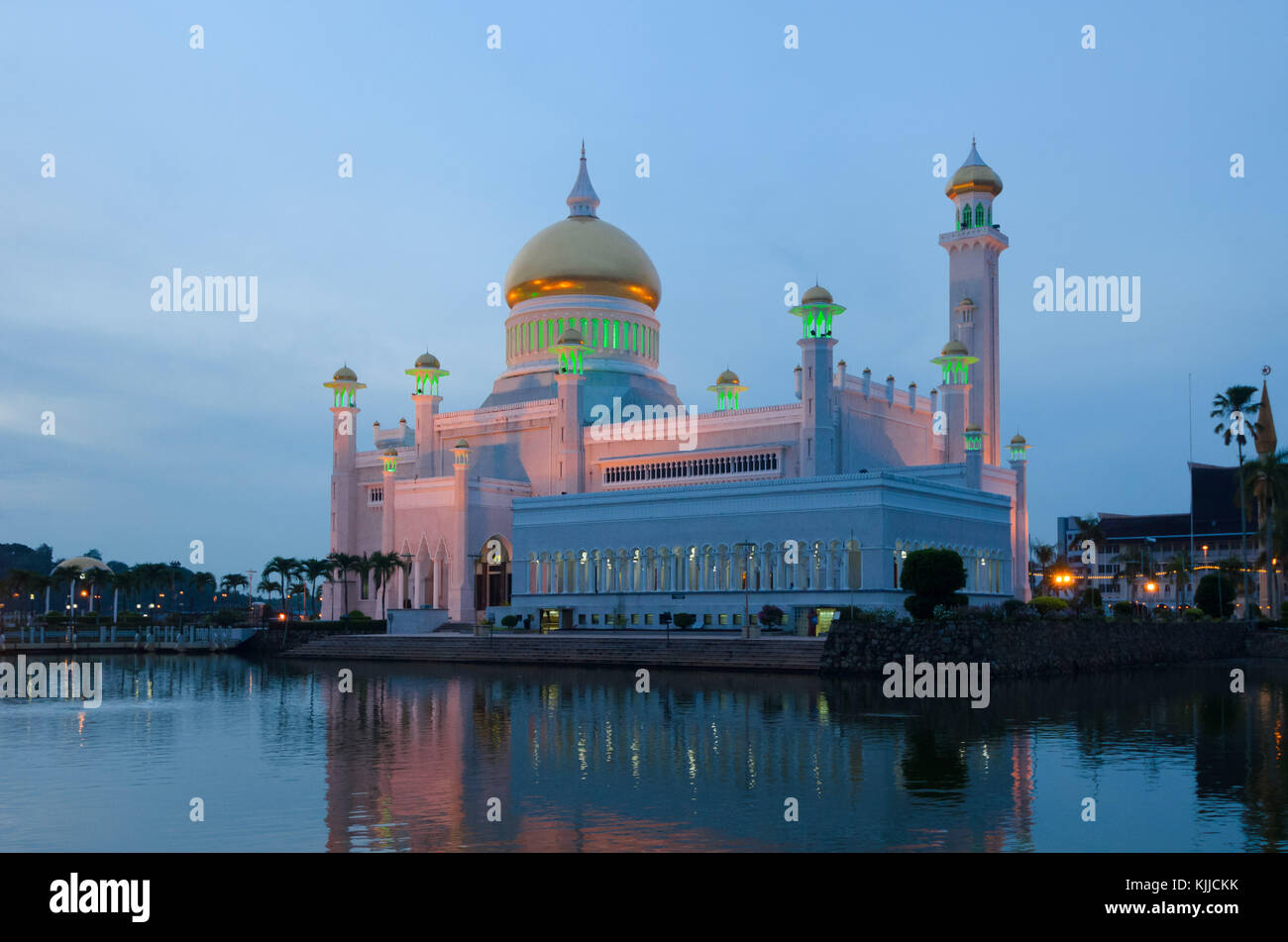 Omar Ali Saifuddien Mosque dominates the small city centre of Brunei's ...