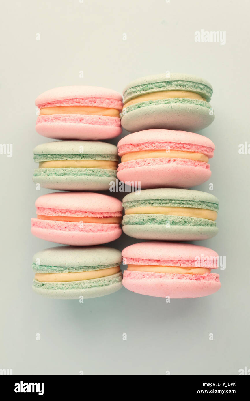 Flat lay sweet colorful macaroons in rows Stock Photo - Alamy