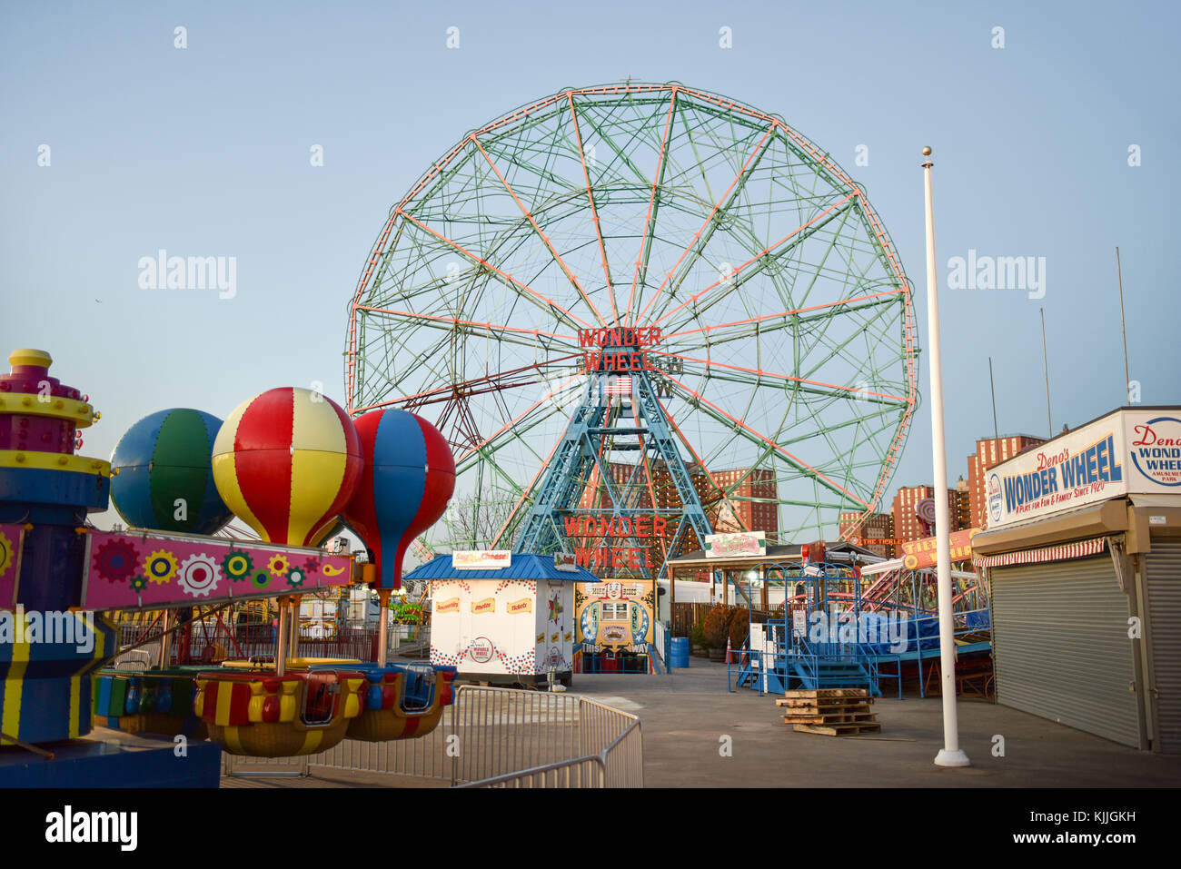 NEW YORK - DECEMBER 26, 2014: Wonder Wheel located at Deno's Wonder ...