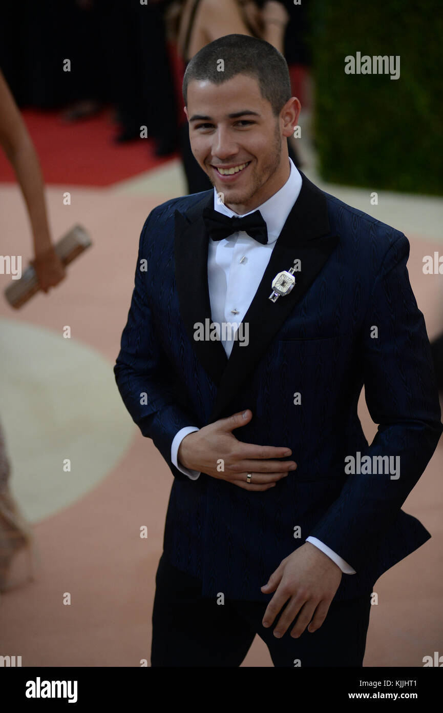 NEW YORK, NY - MAY 02: (Embargoed till 05/03/16) Nick Jonas arrives for ...