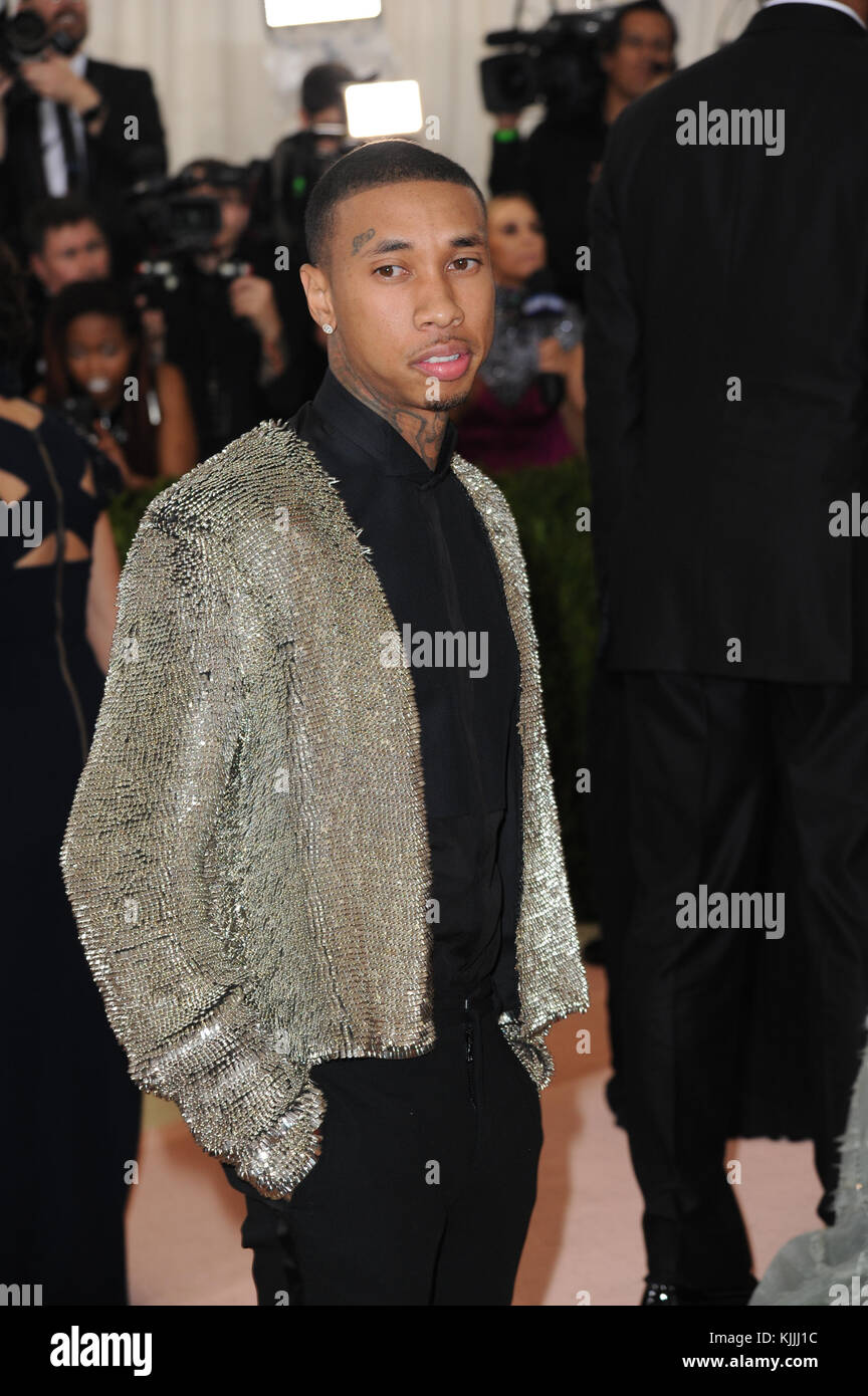 NEW YORK, NY - MAY 02: (Embargoed till 05/03/16) Tyga arrives for the ...