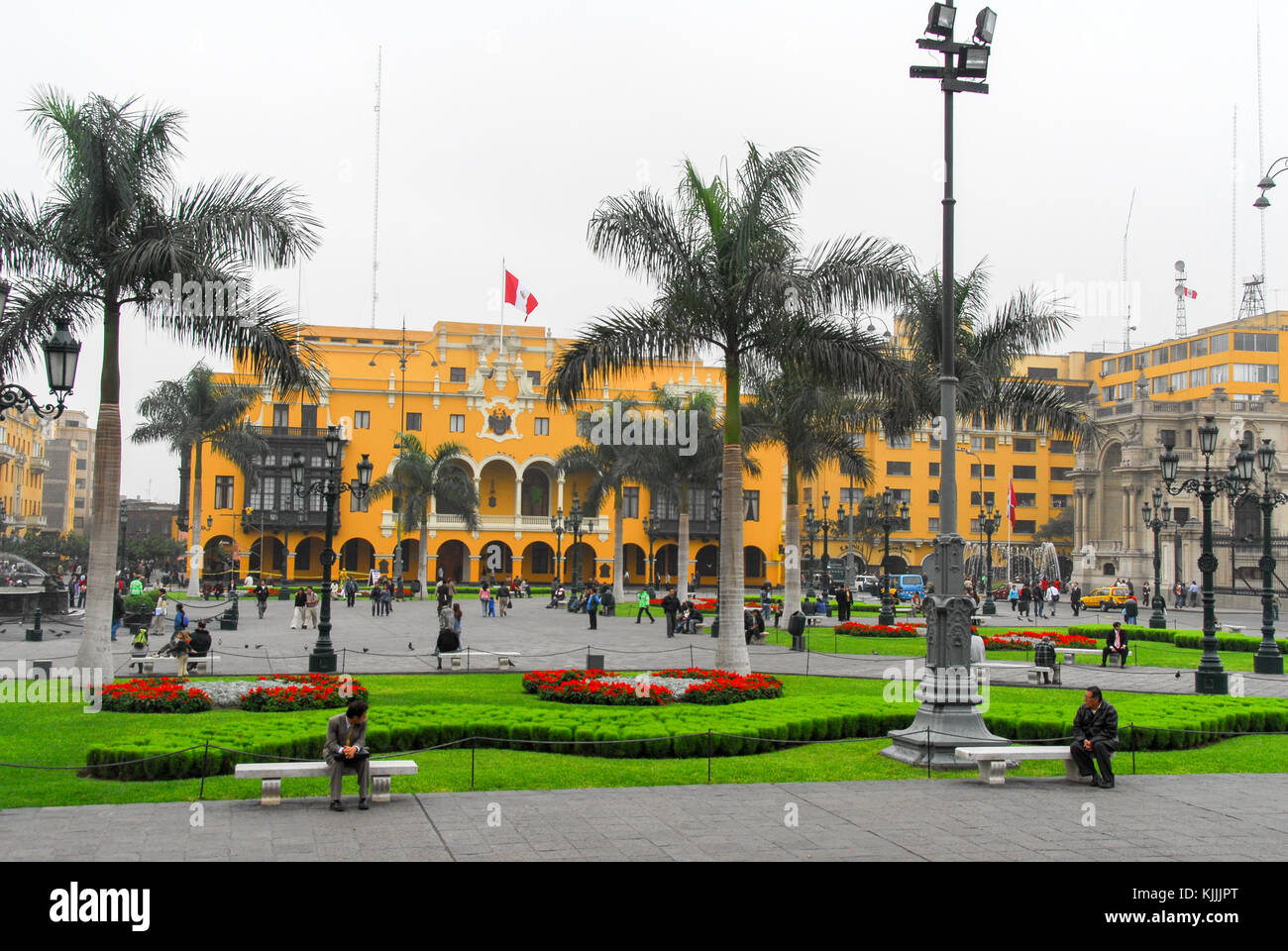 LIMA, PERU - AUGUST 21, 2006: Main Square - Plaza de Armas (Plaza Mayor ...