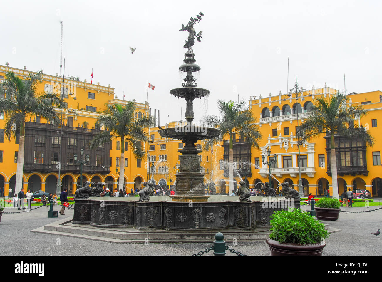 LIMA, PERU - AUGUST 21, 2006: Main Square - Plaza de Armas (Plaza Mayor ...