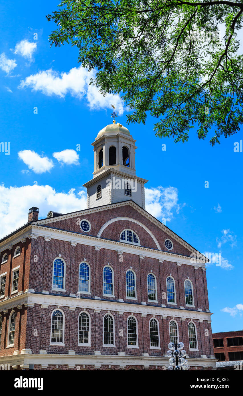 Classic brick building hi-res stock photography and images - Alamy