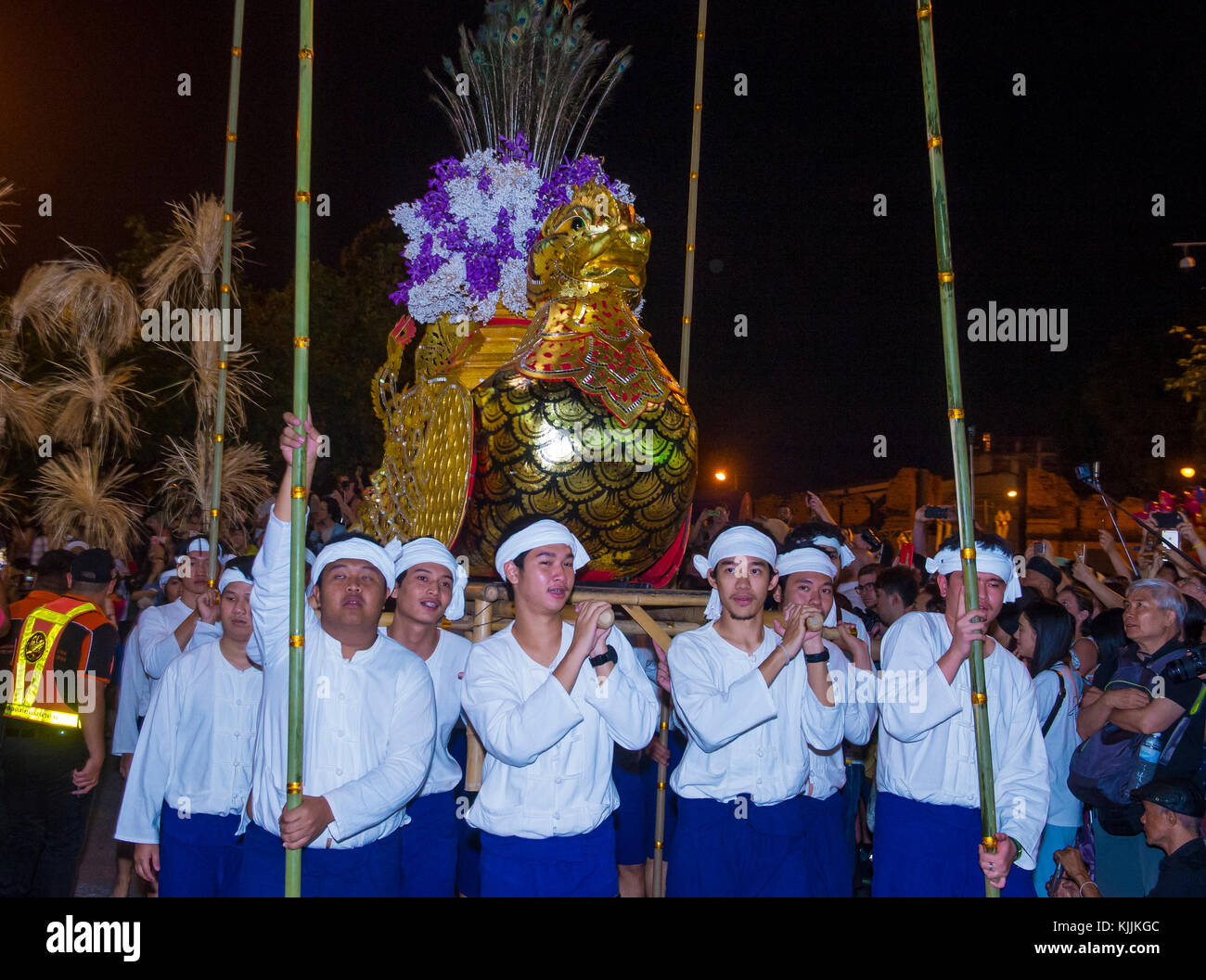Participants in a parade during Yee Peng festival in Chiang Mai ...