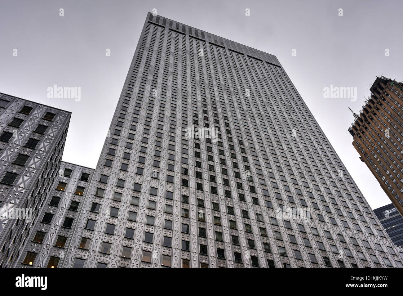 NEW YORK, NEW YORK - JANUARY 4, 2015: Socony-Mobil Oil Company Building ...