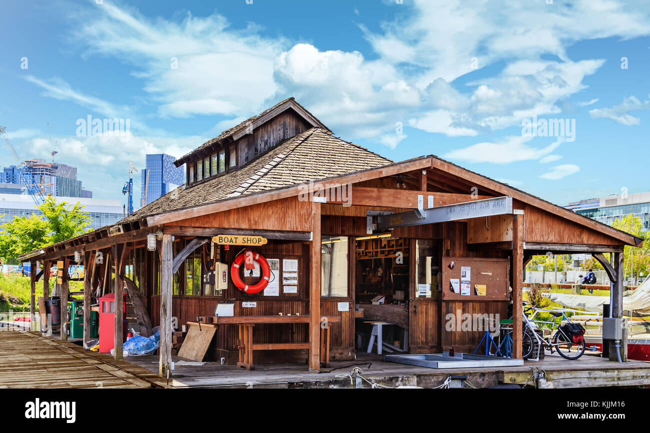 Boat Shop in Harbor of lake in Seattle Stock Photo - Alamy
