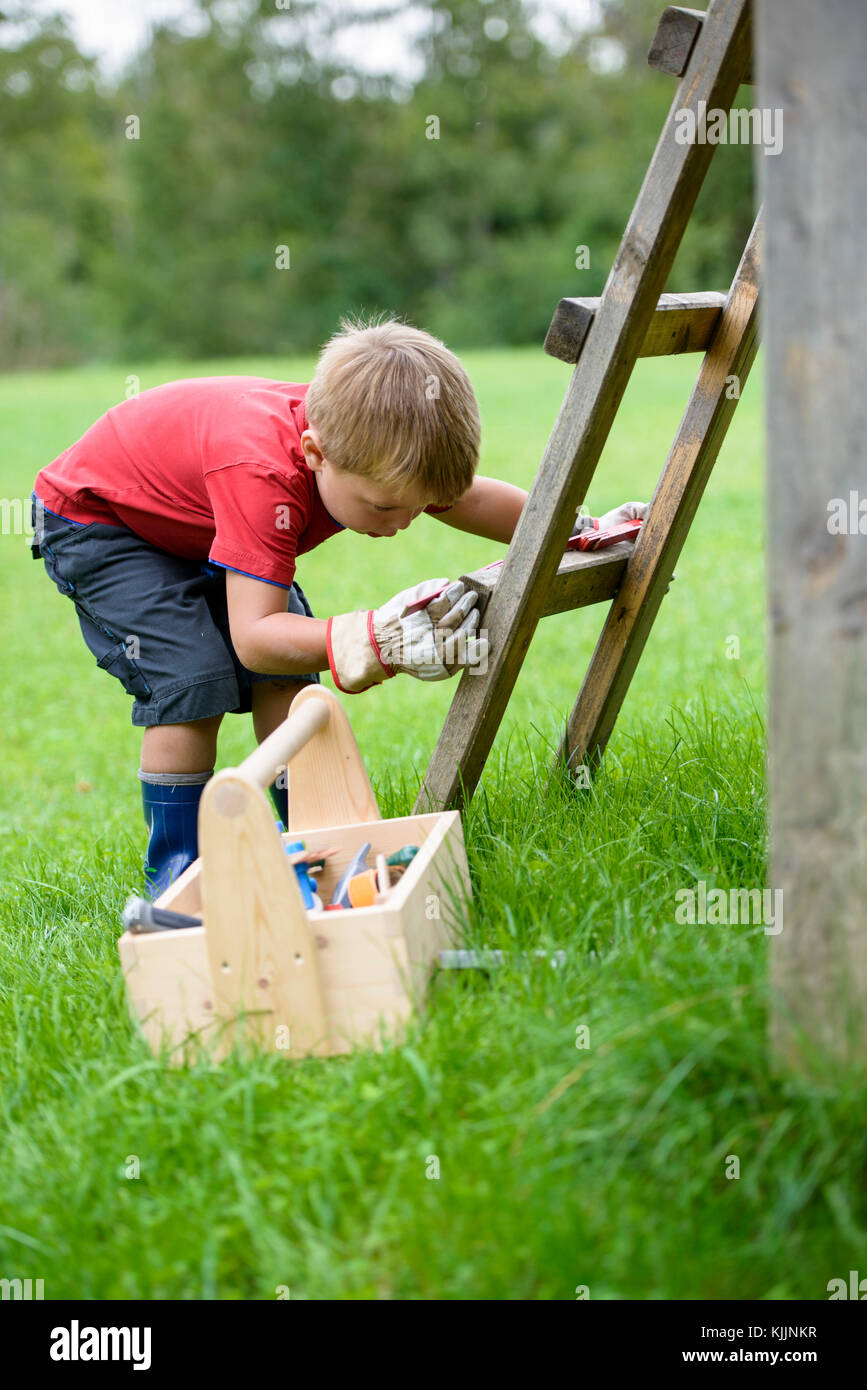 Gender role children playing hi-res stock photography and images - Alamy