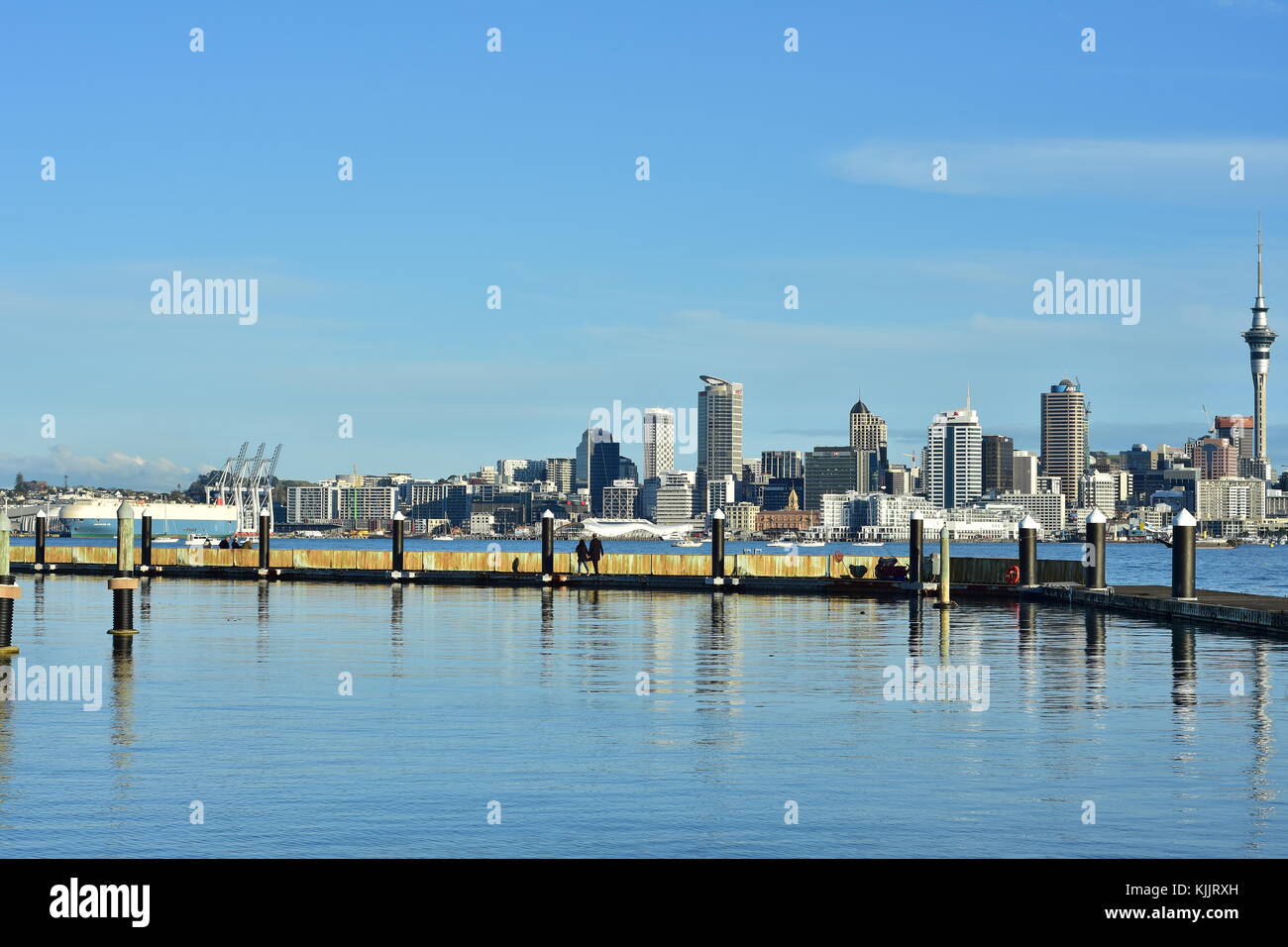 Floating jetty on Bayswater marina in Auckland Stock Photo - Alamy