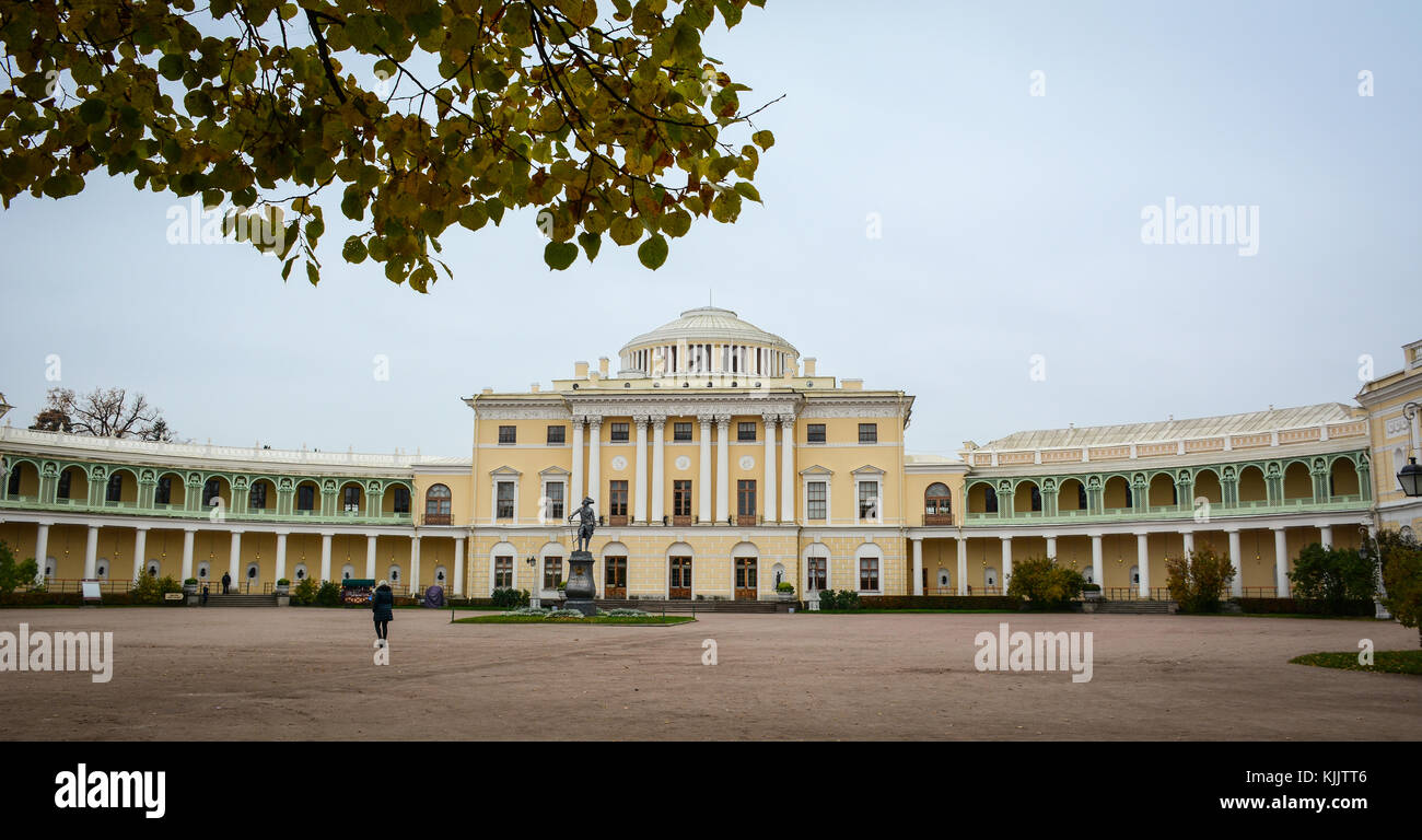 Pavlovsk palace park in autumn hi-res stock photography and images - Alamy
