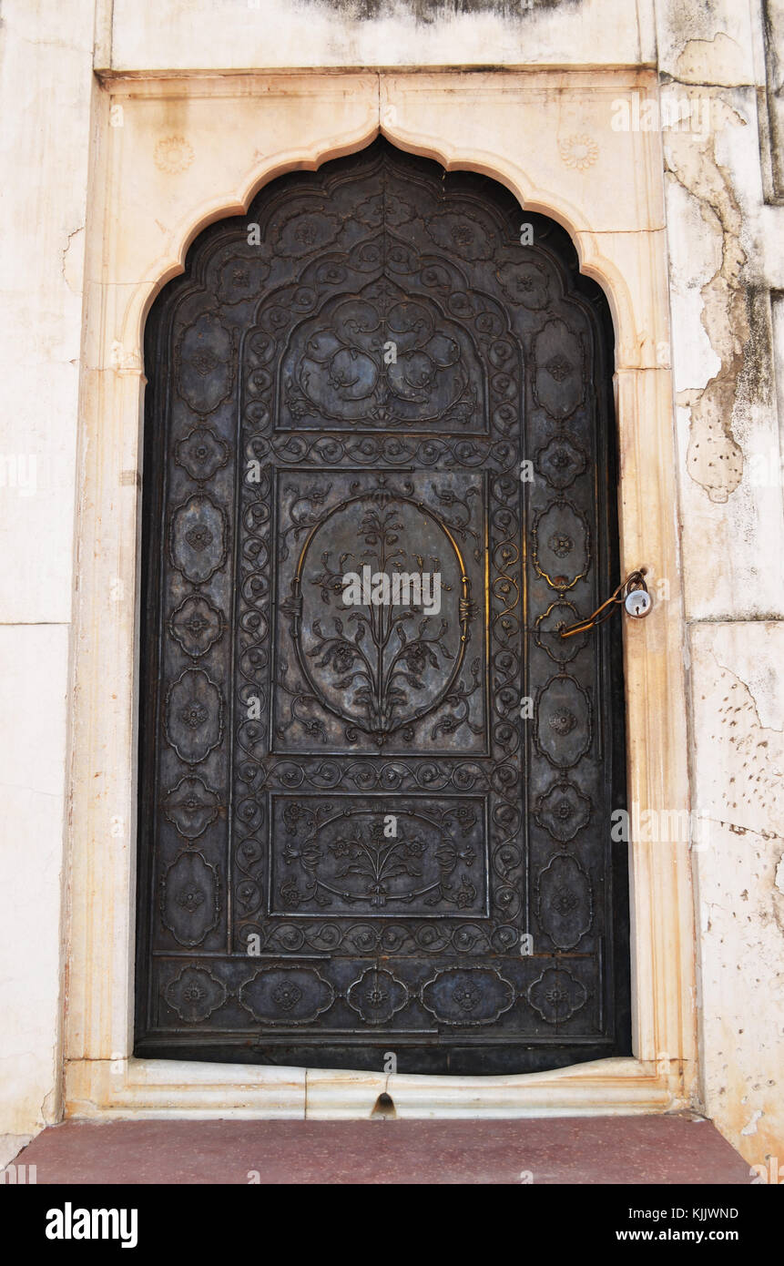 Ornate door in Red Fort complex India Stock Photo - Alamy
