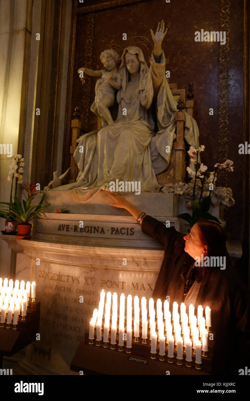 Santa Maria Maggiore's church, Rome. Faithful touching a Virgin Mary ...