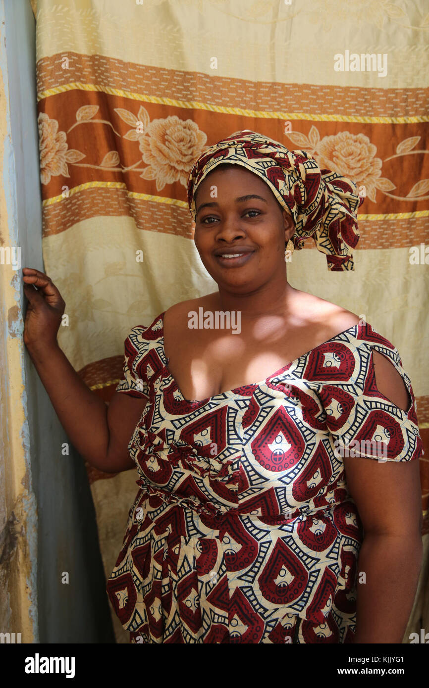Senegal africa woman hi-res stock photography and images - Alamy