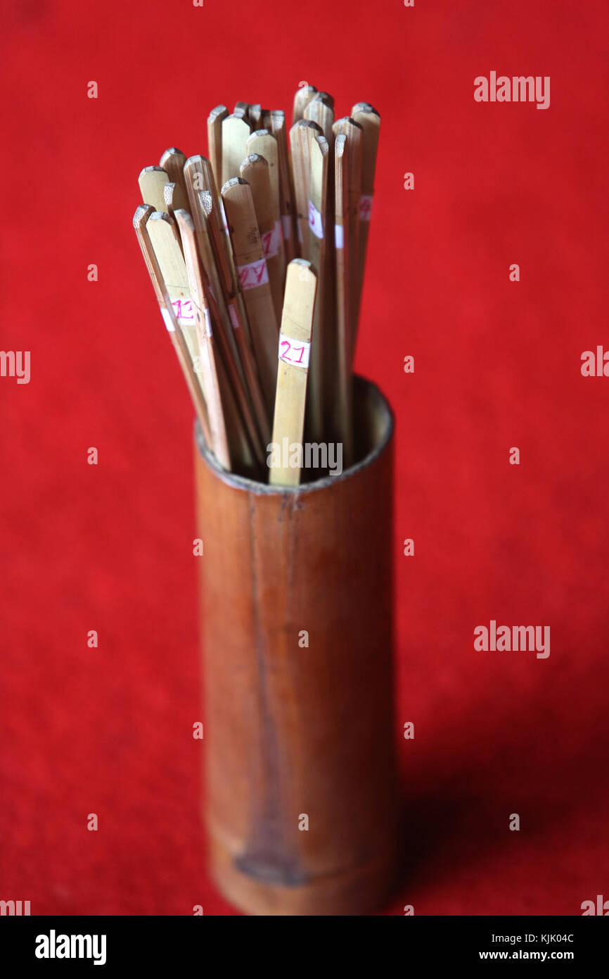 Joss sticks hi-res stock photography and images - Alamy