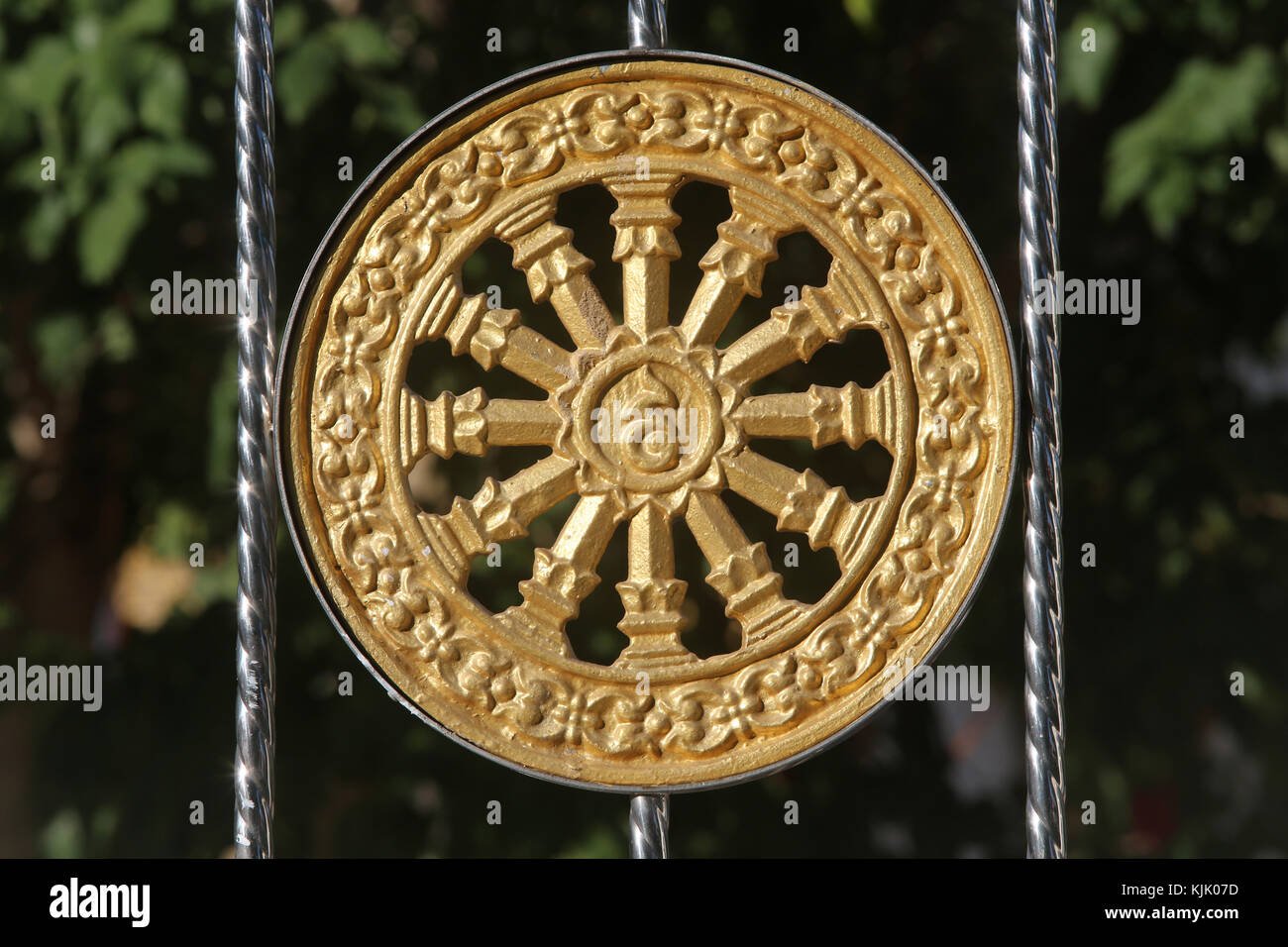 Sculpture buddhist temple wheel hi-res stock photography and images - Alamy