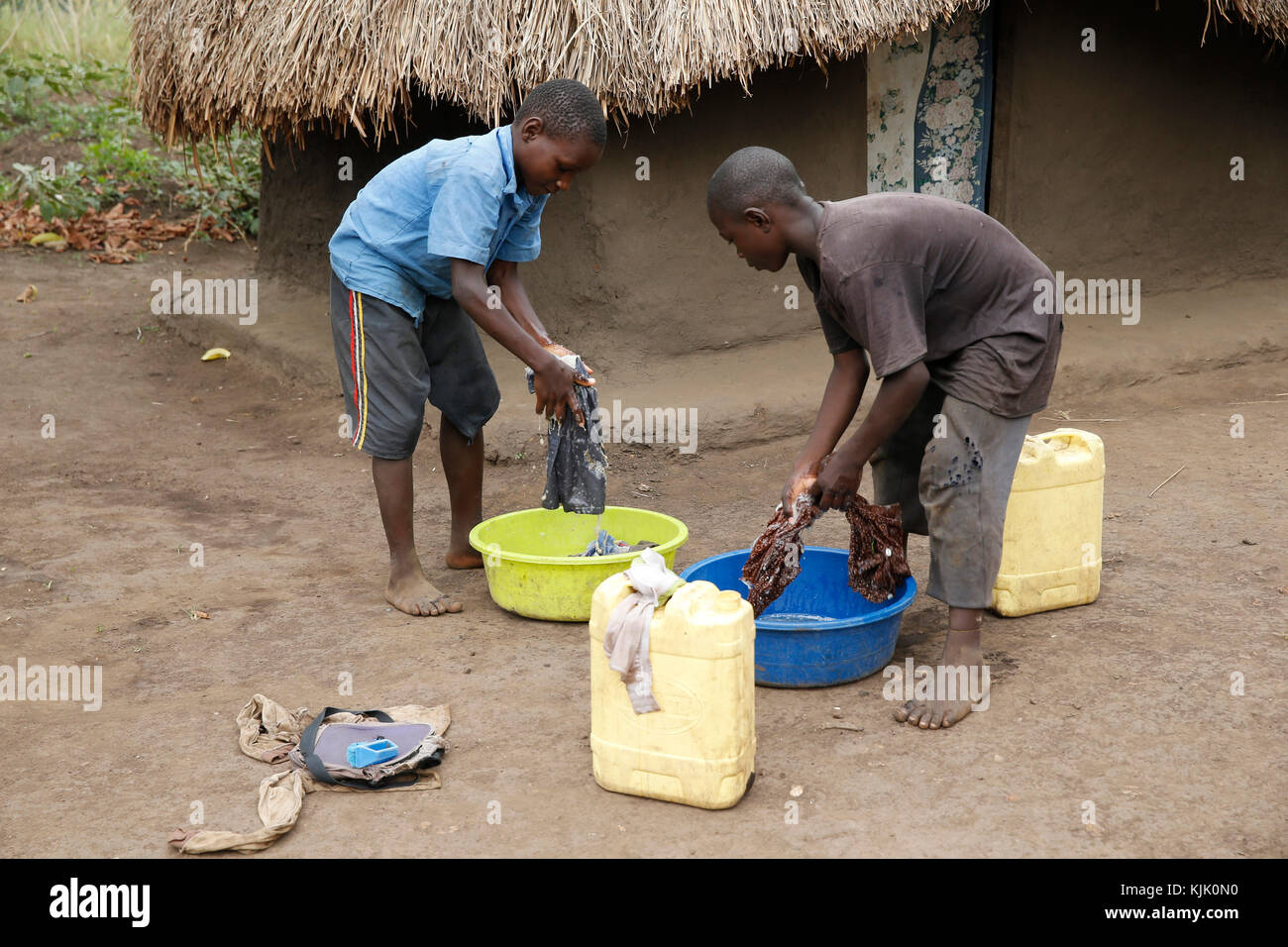 Washing child africa hi-res stock photography and images - Alamy