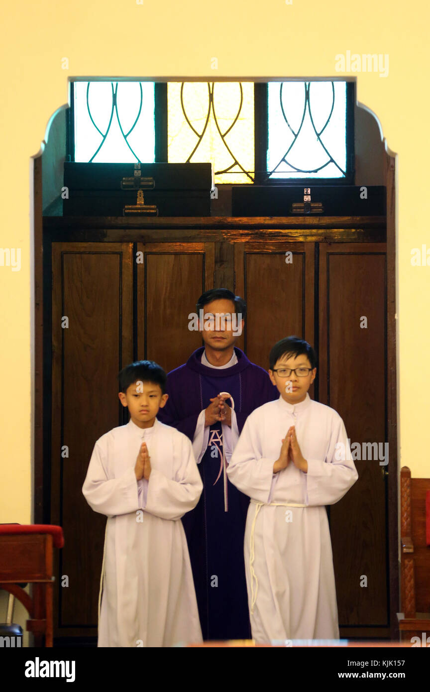 Catholic Altar Boys High Resolution Stock Photography and Images - Alamy
