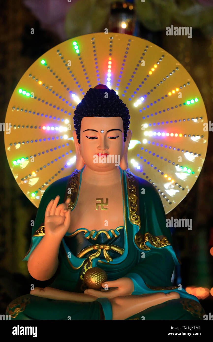 Illumination buddha statue hi-res stock photography and images - Alamy