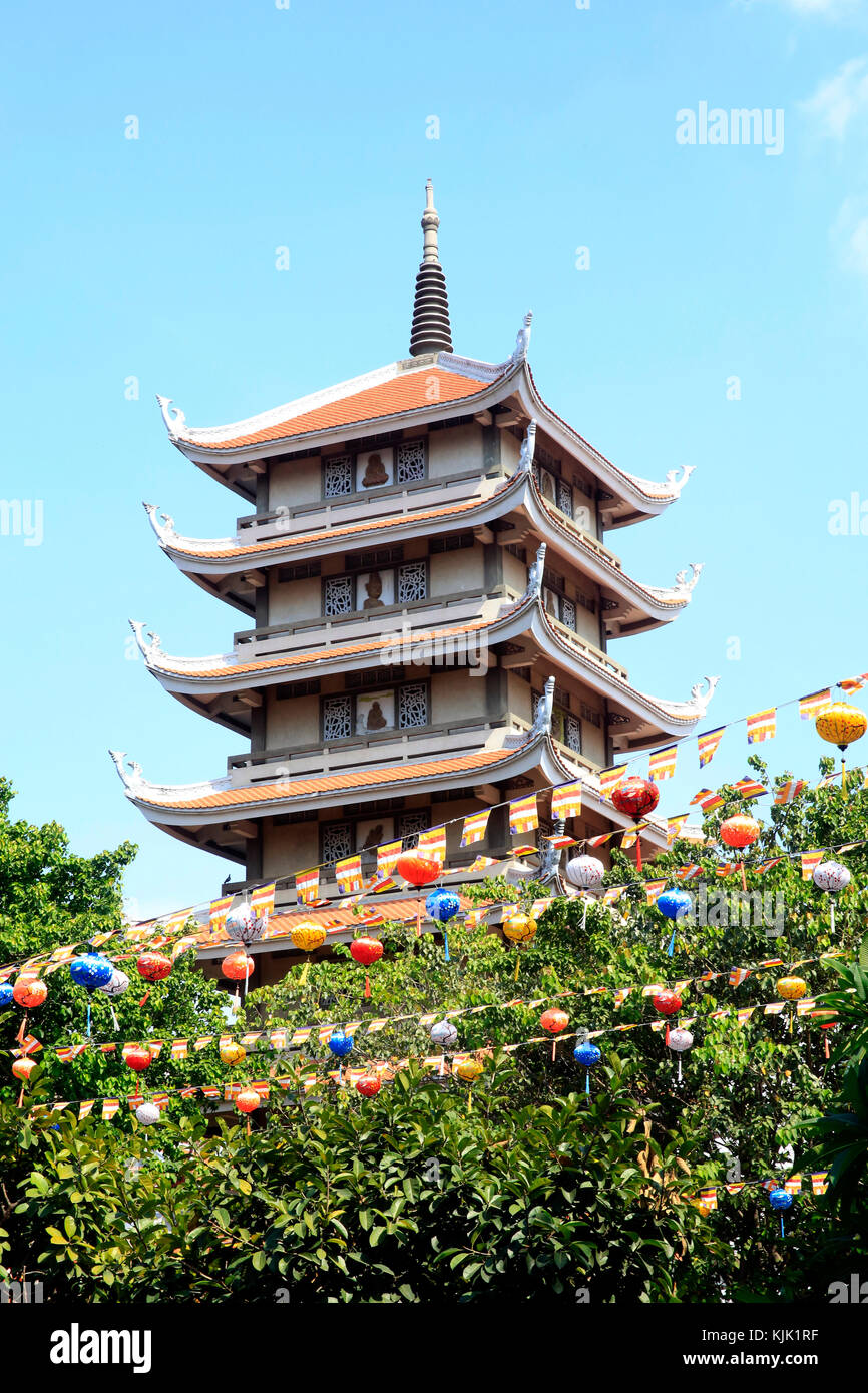 Chua vinh nghiem temple hi-res stock photography and images - Alamy
