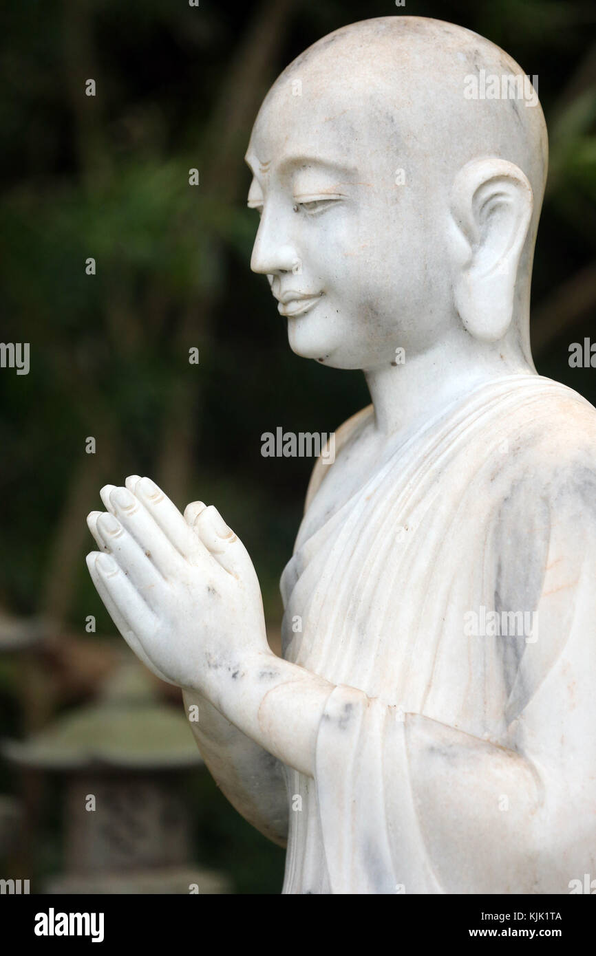 Monk praying statue hi-res stock photography and images - Alamy