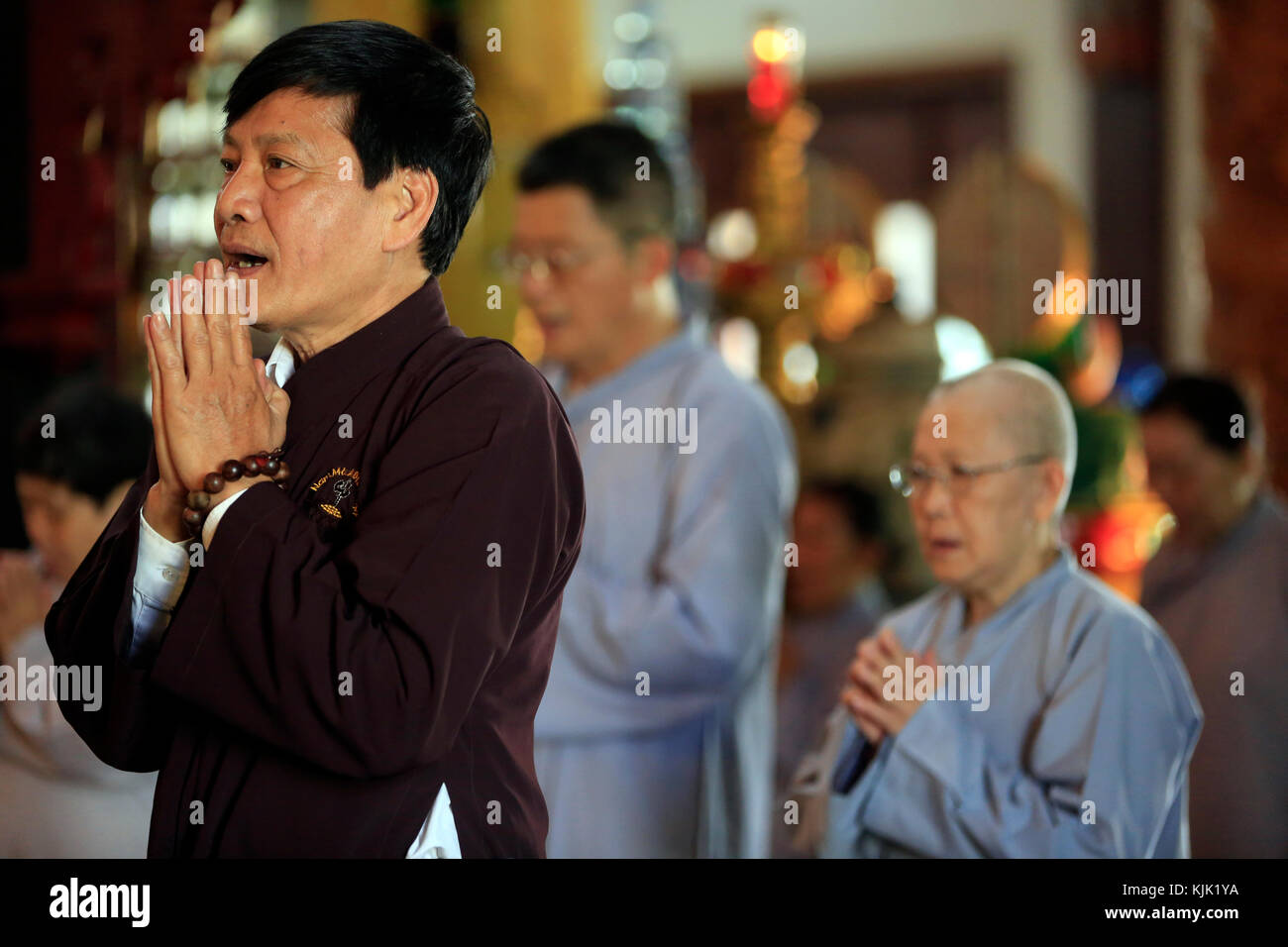 Chua Vinh Nghiem buddhist pagoda. Worshippers praying at Buddhist ...
