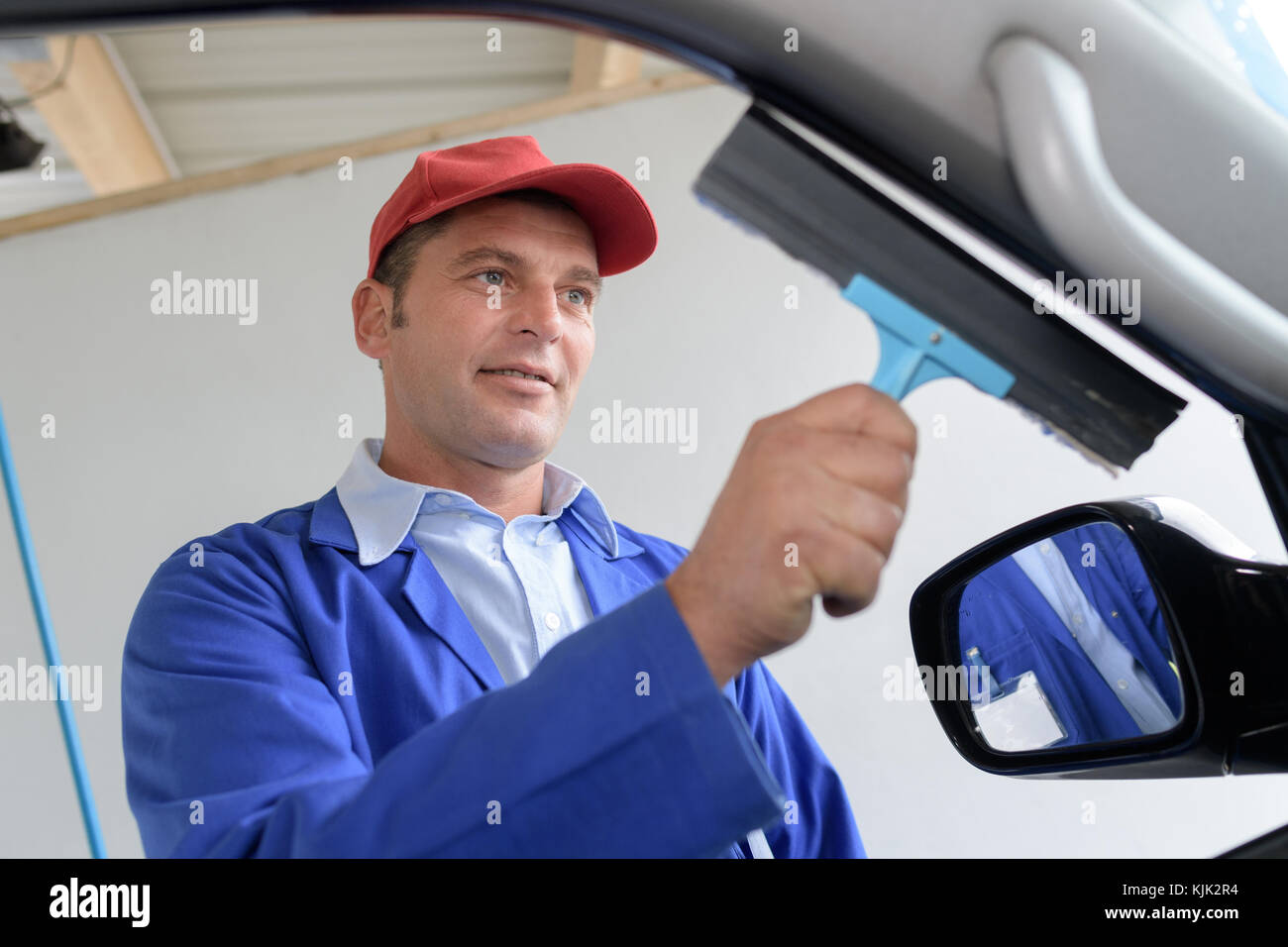 Man washing car window with squeegee Stock Photo - Alamy