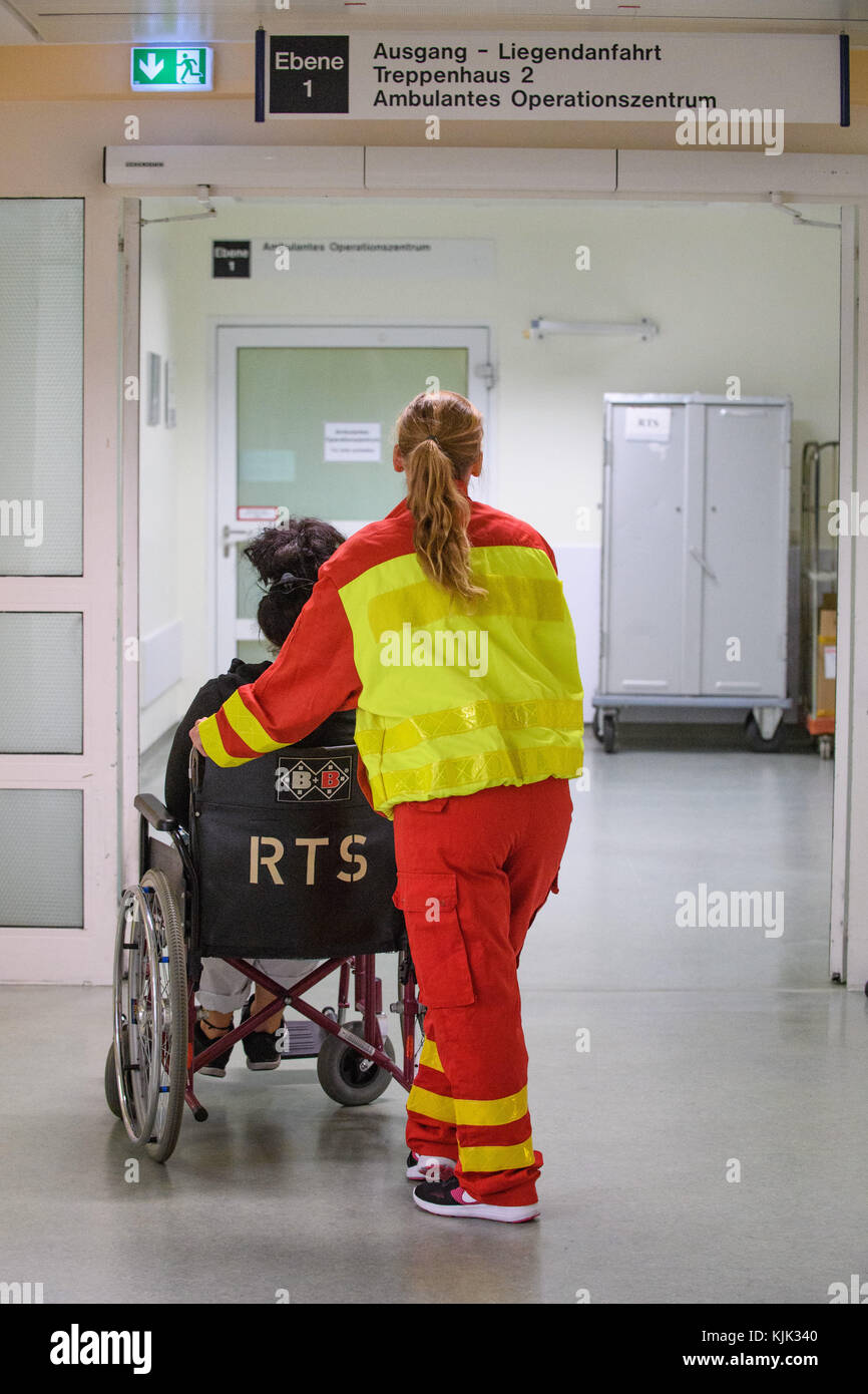 A member of the ambulance service (medizinischer Rettungsdienst ...