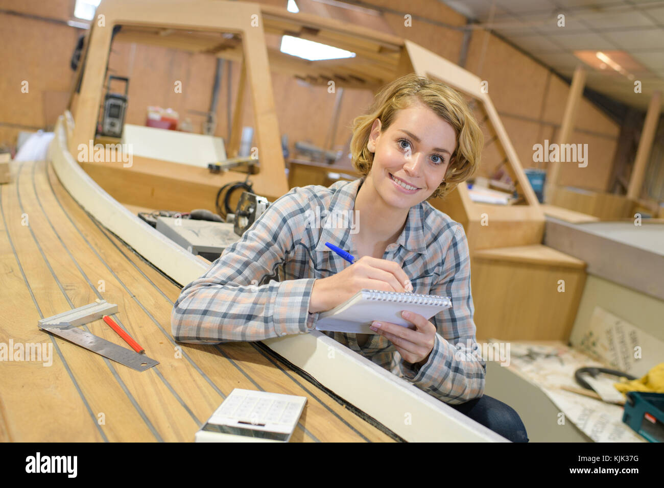 young pretty boat carpenter Stock Photo - Alamy