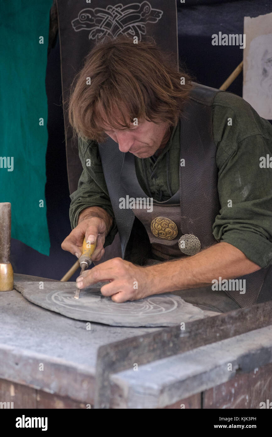 Medieval stonemasons hi-res stock photography and images - Alamy