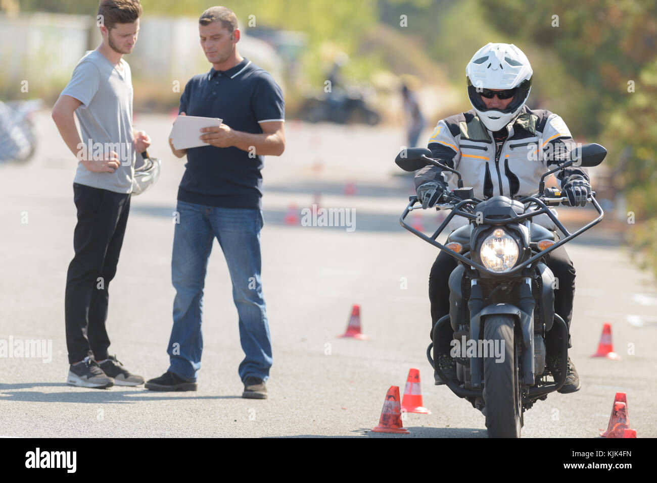 Track icons hi-res stock photography and images - Alamy