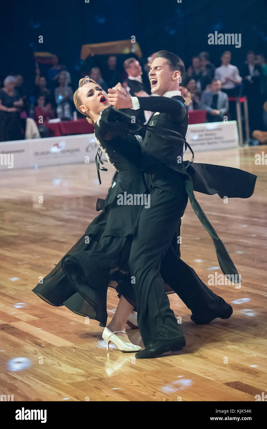 dancers dancing standard dance Stock Photo - Alamy
